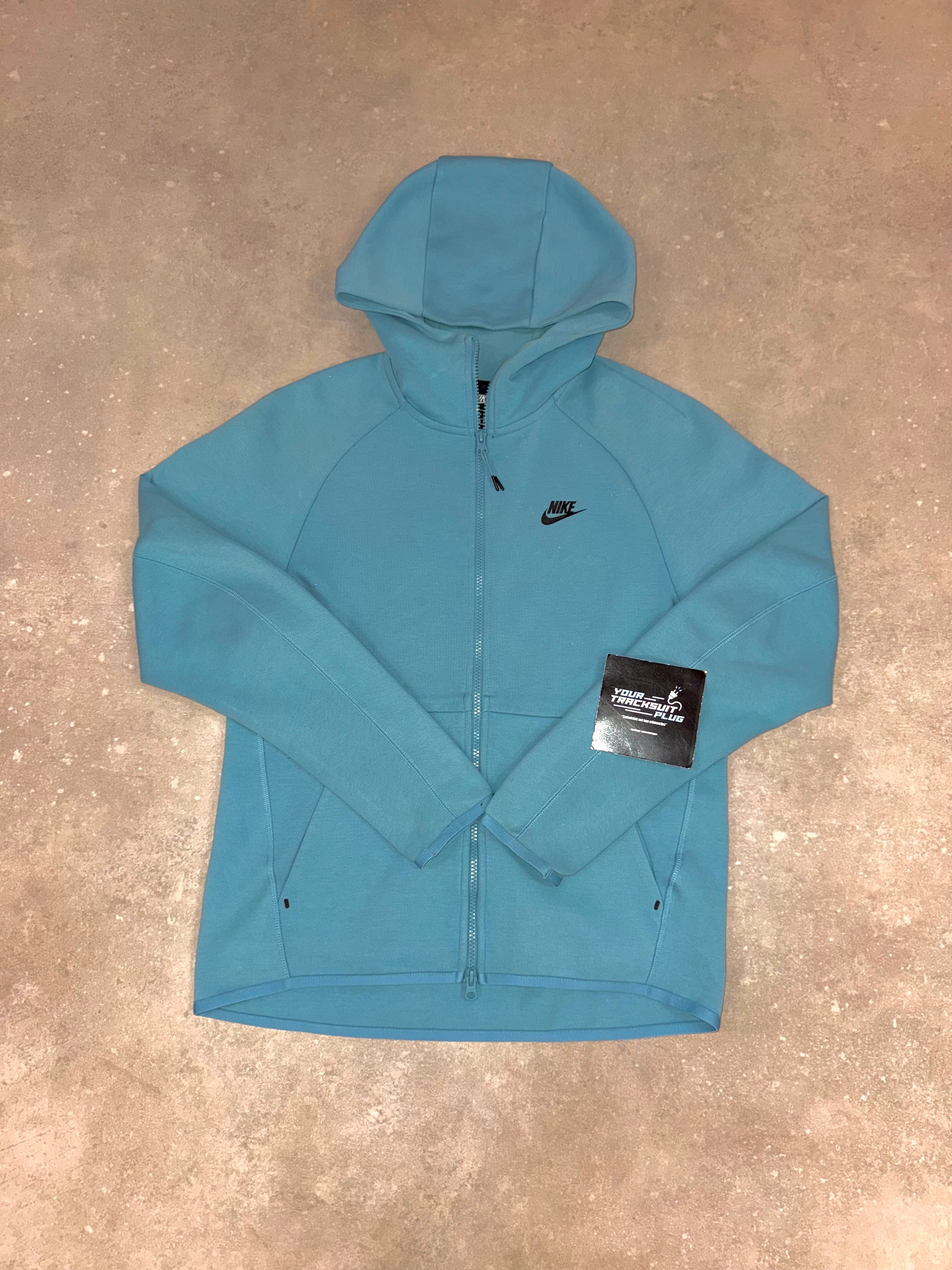 NIKE TECH FLEECE OLD SEASON BABY BLUE // VERY VERY EXCLUSIVE